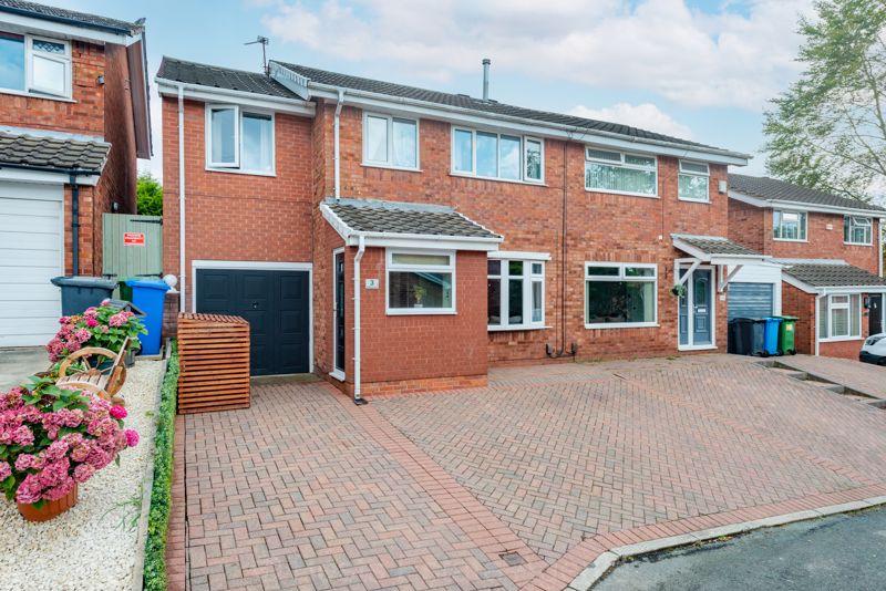 Azalea Grove, Beechwood, Runcorn 5 bed semi-detached house - £210,000