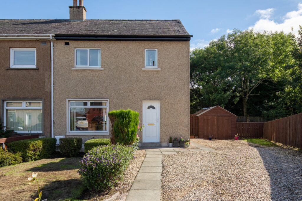 Netherplace Crescent, Newton Mearns 2 bed end of terrace house - £149,000