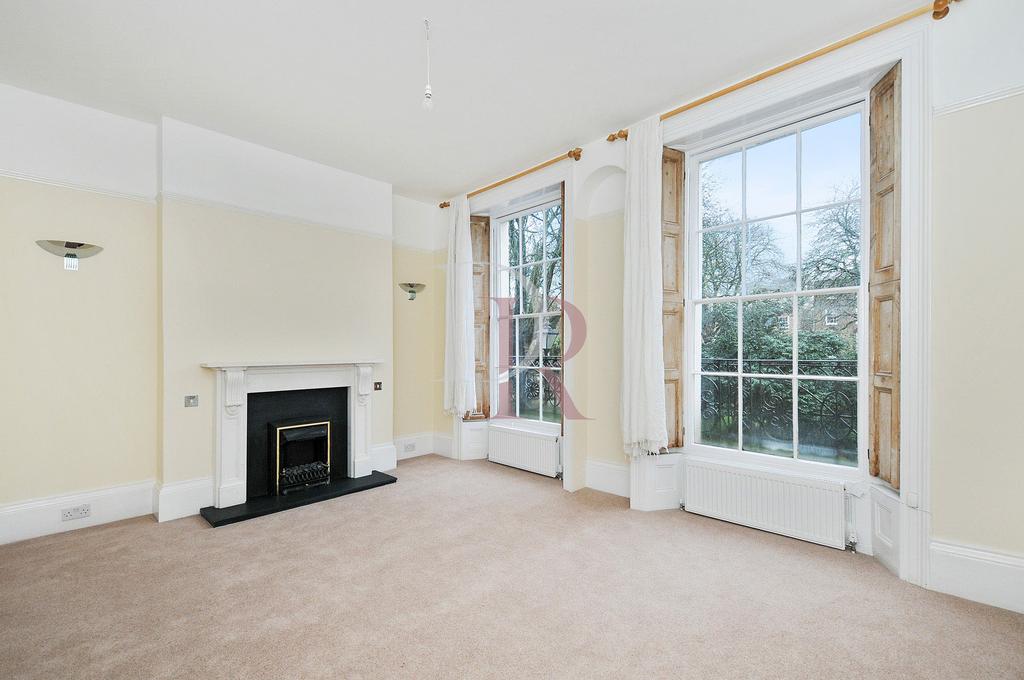 Canonbury Sq, Islington N1 2 bed flat - £825,000