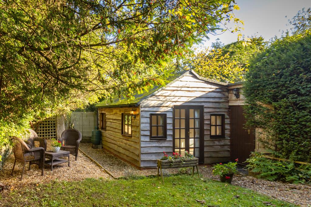 Bramdean Common, Alresford 2 bed cottage - £1,400 pcm (£323 pw)