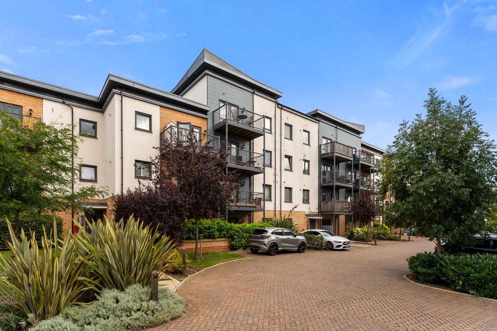 Shingly Place, North Chingford 3 bed apartment - £399,500