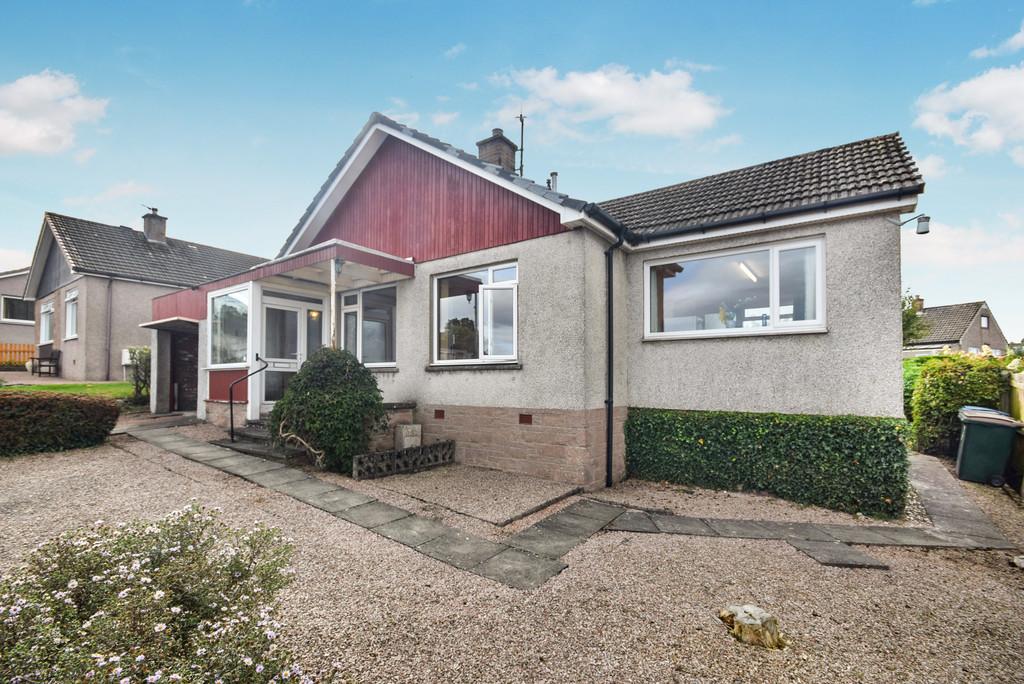Muirfield, Perth 3 bed detached bungalow - £220,000