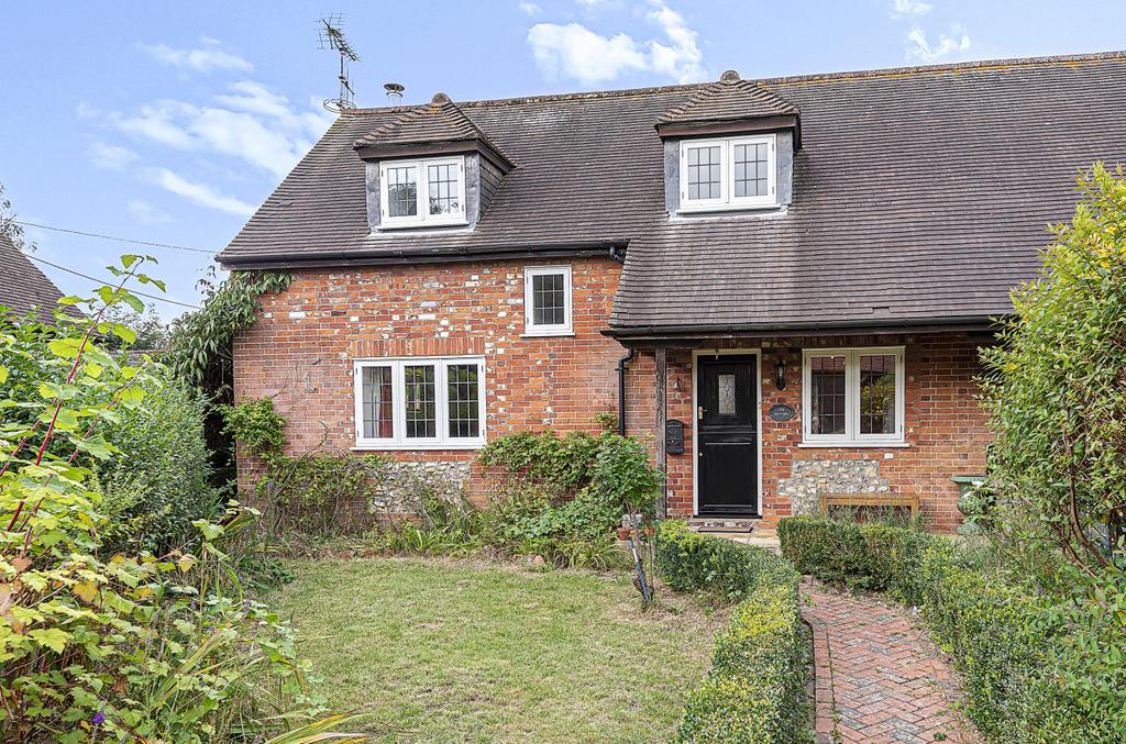 Lasham, Alton, Hampshire, GU34 3 bed semi-detached house - £575,000