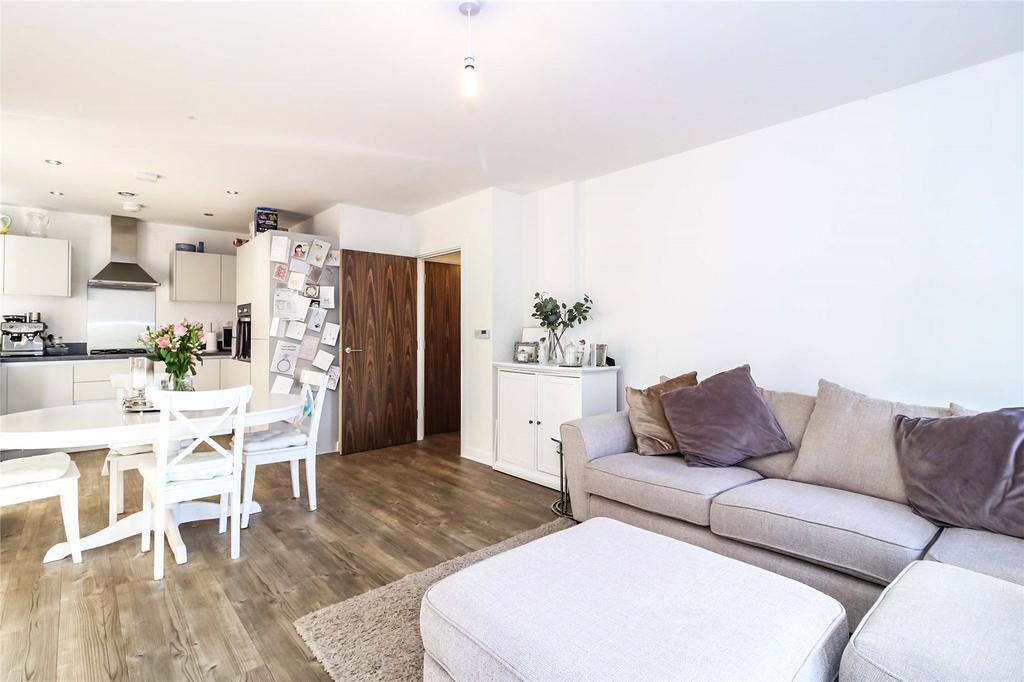 Cunard Square, Chelmsford, CM1 2 bed apartment - £350,000