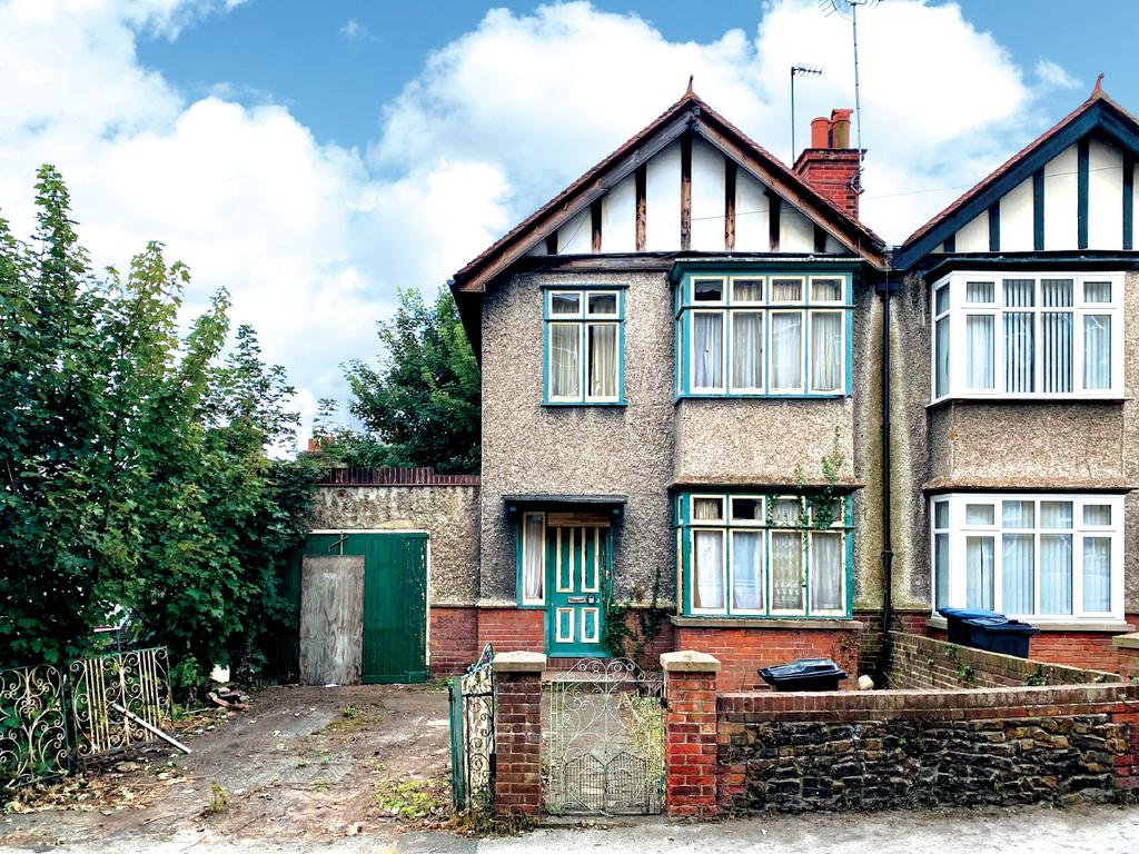 8 Chapel Place, Ramsgate, Kent 3 bed semi-detached house - £150,000
