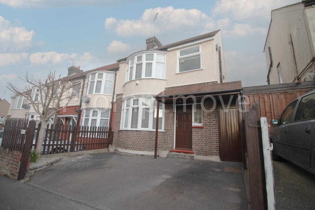Beechwood Road Luton LU4 9RB 3 bed end of terrace house - £300,000