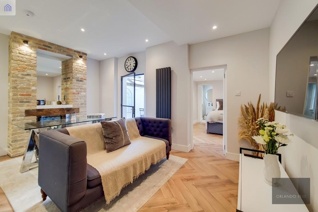 Battersea Rise, Battersea 2 bed ground floor flat - £525,000