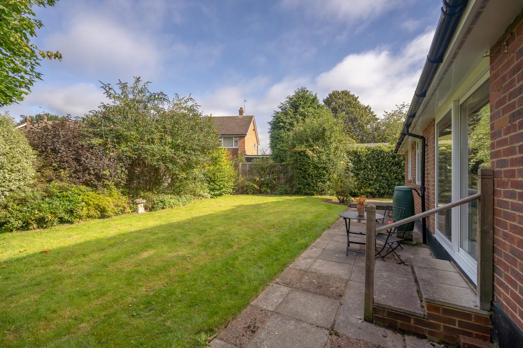 Bookham Village 2 bed bungalow - £775,000