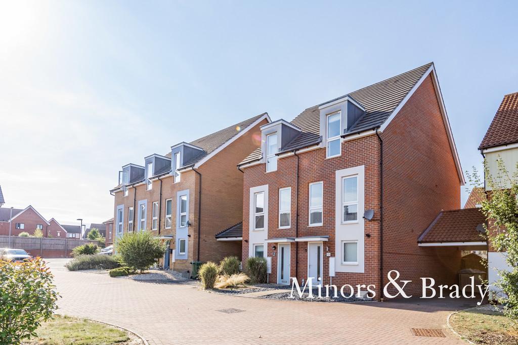 Poethlyn Drive, Costessey 3 bed townhouse - £275,000