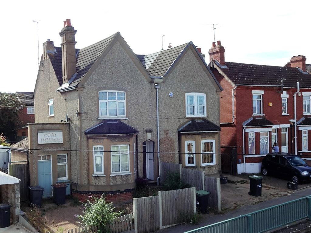 Marsh Road, Luton, LU3 3 bed semi-detached house - £350,000
