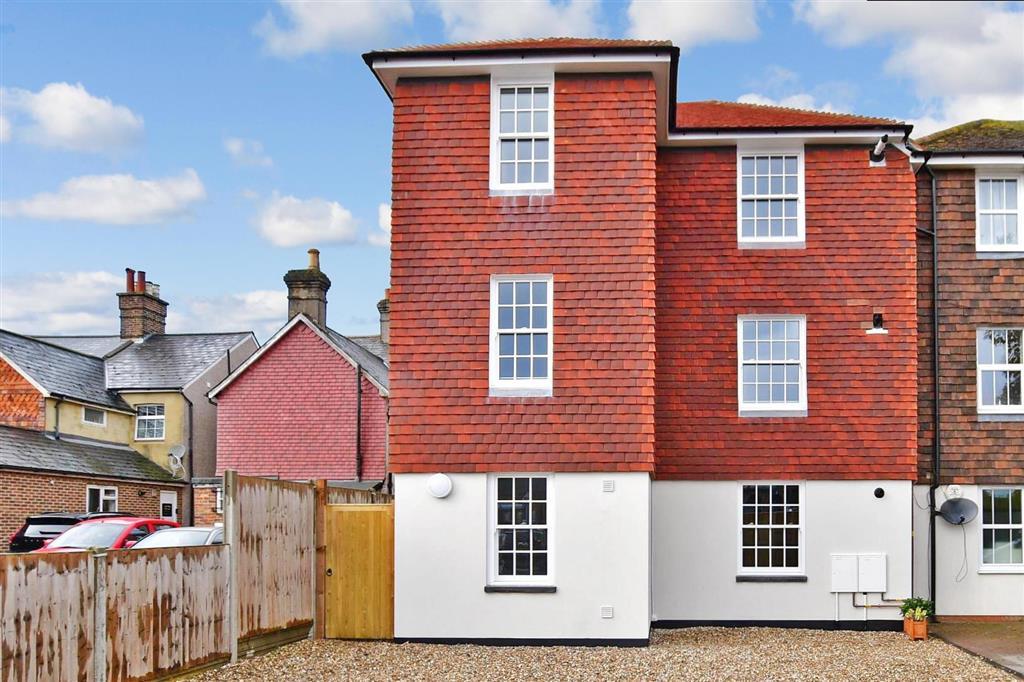High Street, Horley, Surrey 2 bed apartment - £290,000