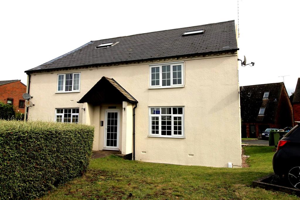 Rugeley, WS15 2JN 1 bed flat - £87,500