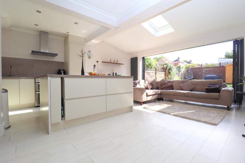 Wyvern Close, Challney, Luton... 3 bed semi-detached house - £395,000