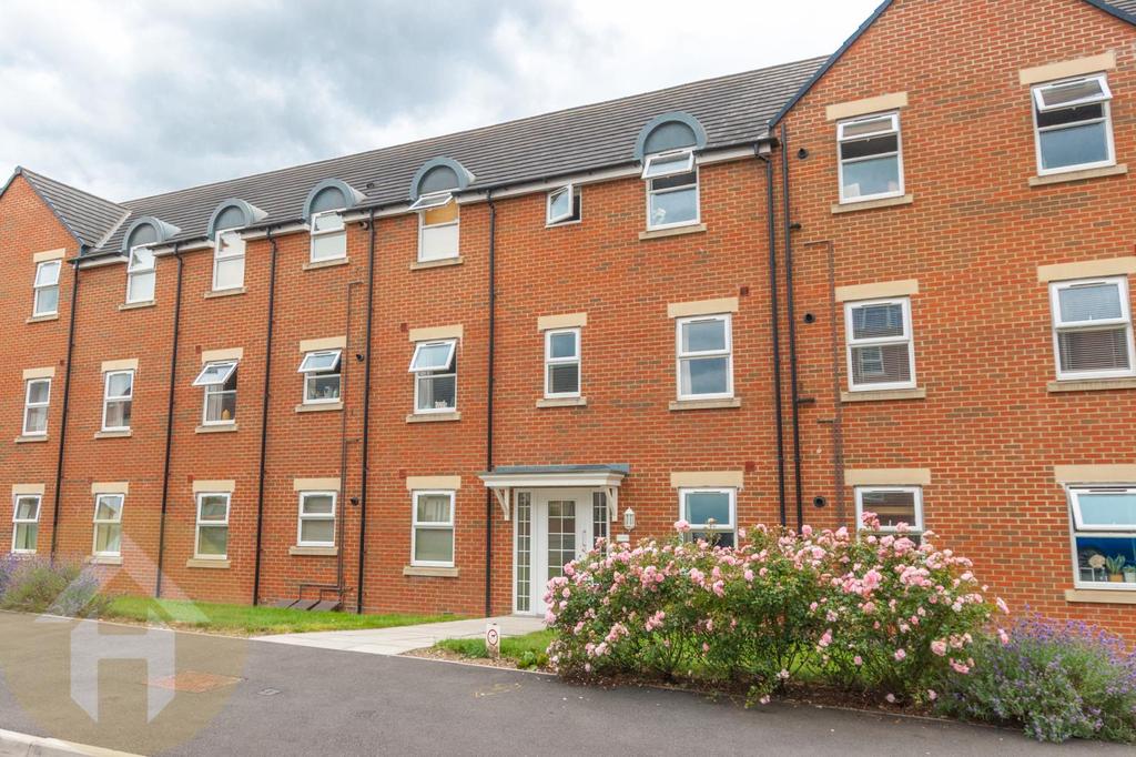 Cloatley Crescent, Royal Wootton Bassett, Wiltshire, Sn4 7fx 2 bed ...