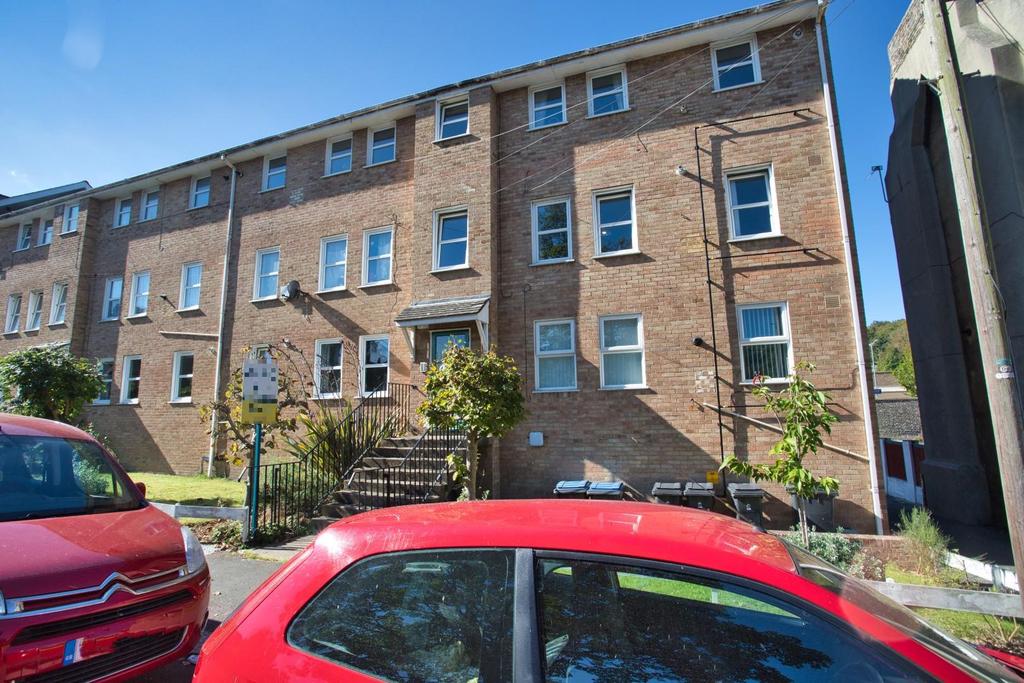 Stuart Court, Priory Gate Road, Dover 2 bed flat - £175,000