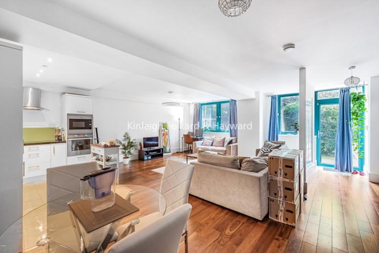 Shoot Up Hill London NW2 2 bed apartment - £2,500 pcm (£577 pw)