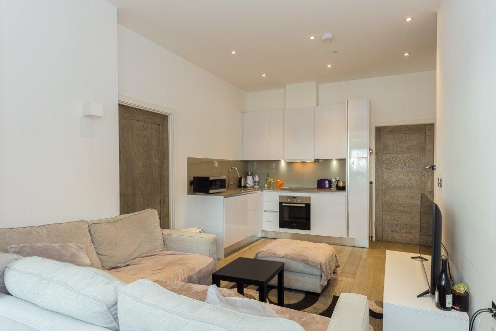 wellington street, Sl1 1yl 2 bed flat - £1,250 pcm (£288 pw)
