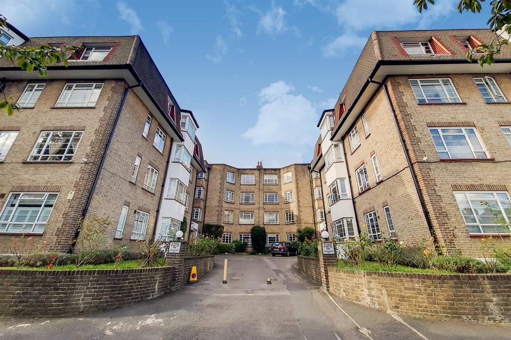 Woodside, London, SW19 1 bed flat - £400,000