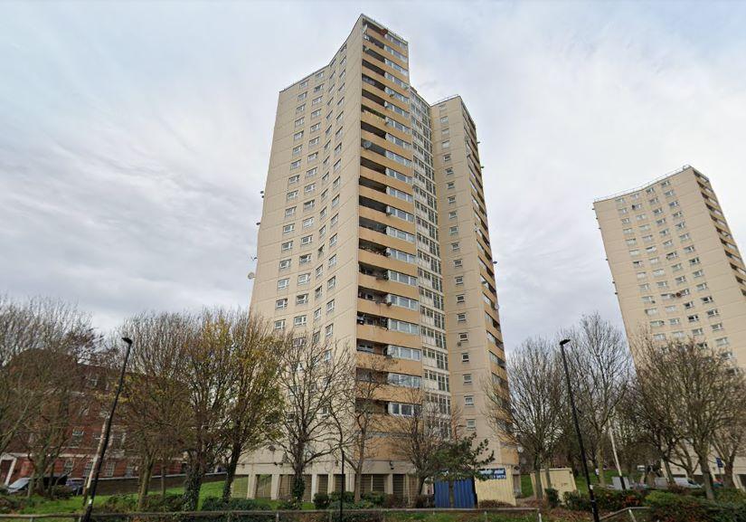 Flat 47 Rufford Tower, Lexden Road... 2 bed flat - £190,000