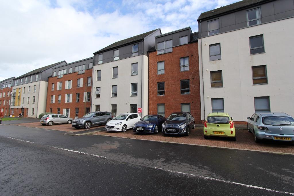 Ferrygait Crescent, Silverknowes... 2 bed flat - £900 pcm (£208 pw)