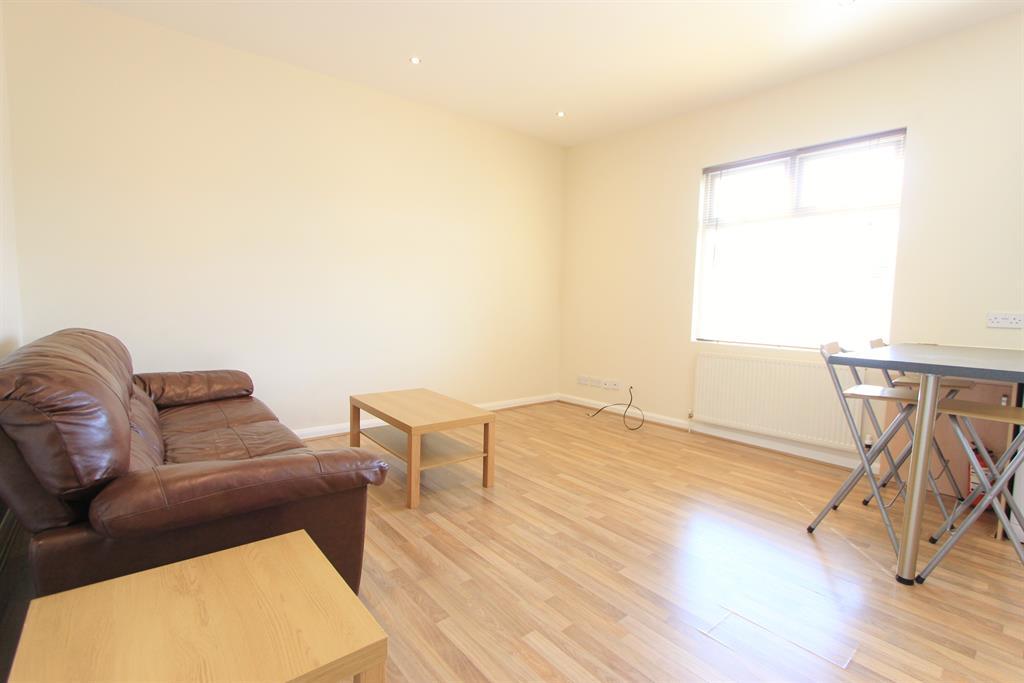 Ecclesall Road, Sheffield, S11 8TP 2 bed flat - £825 pcm (£190 pw)