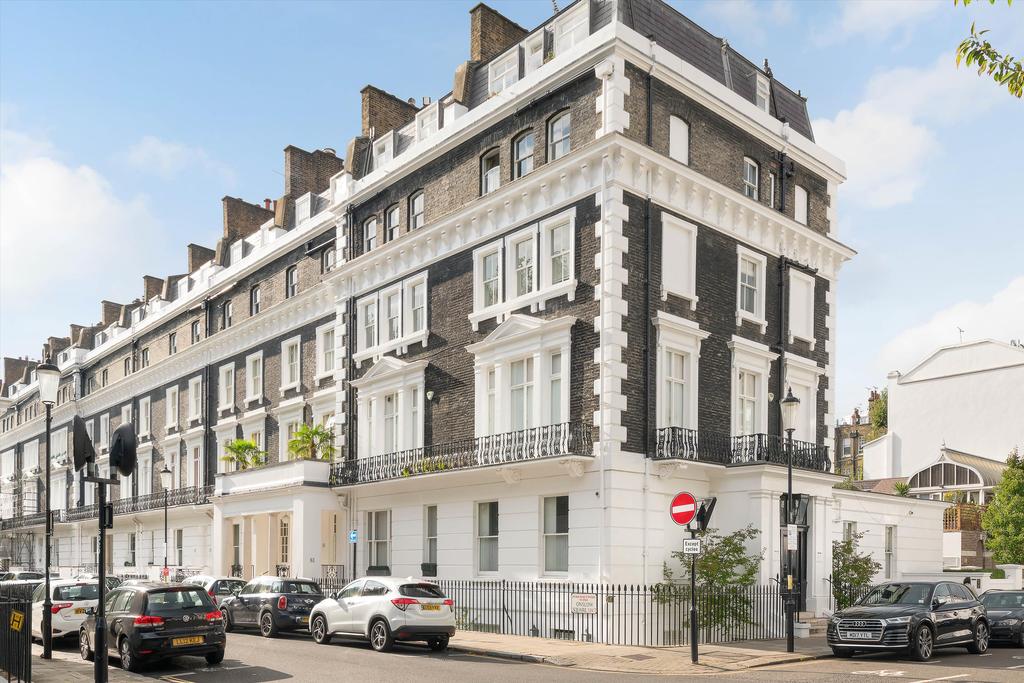 Onslow Square, London, SW7 3 bed flat - £4,950,000
