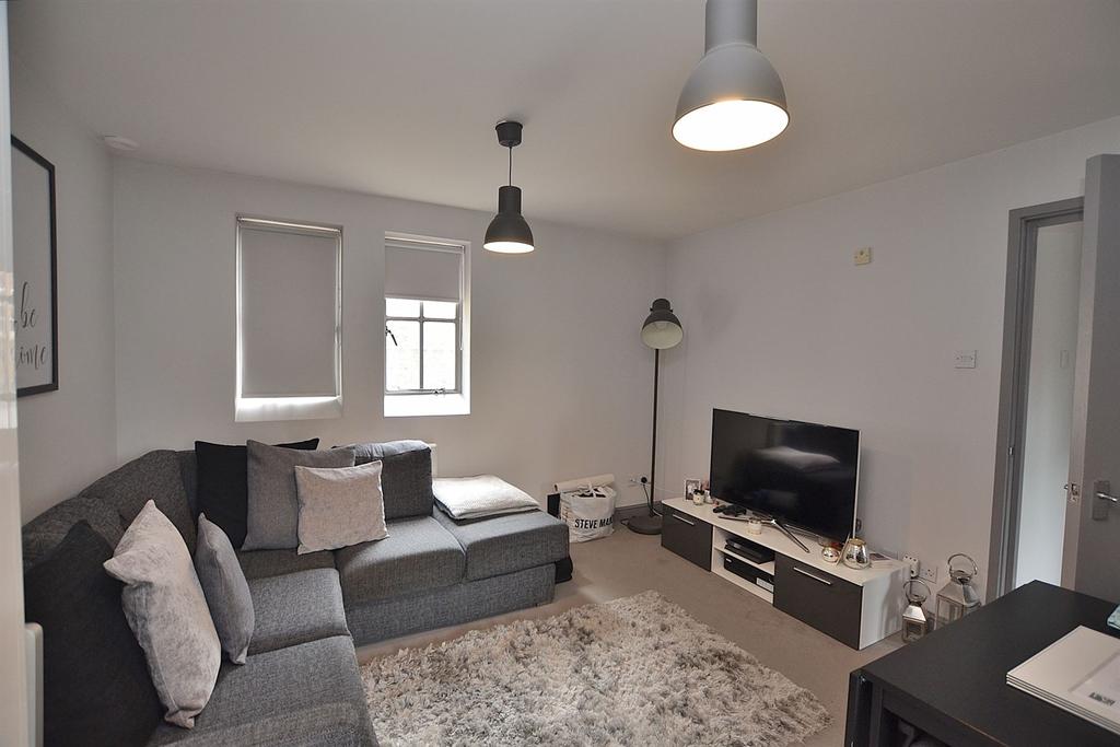 Clock Court, Victory Road, Wanstead, E11 1 bed apartment - £1,195 pcm ...