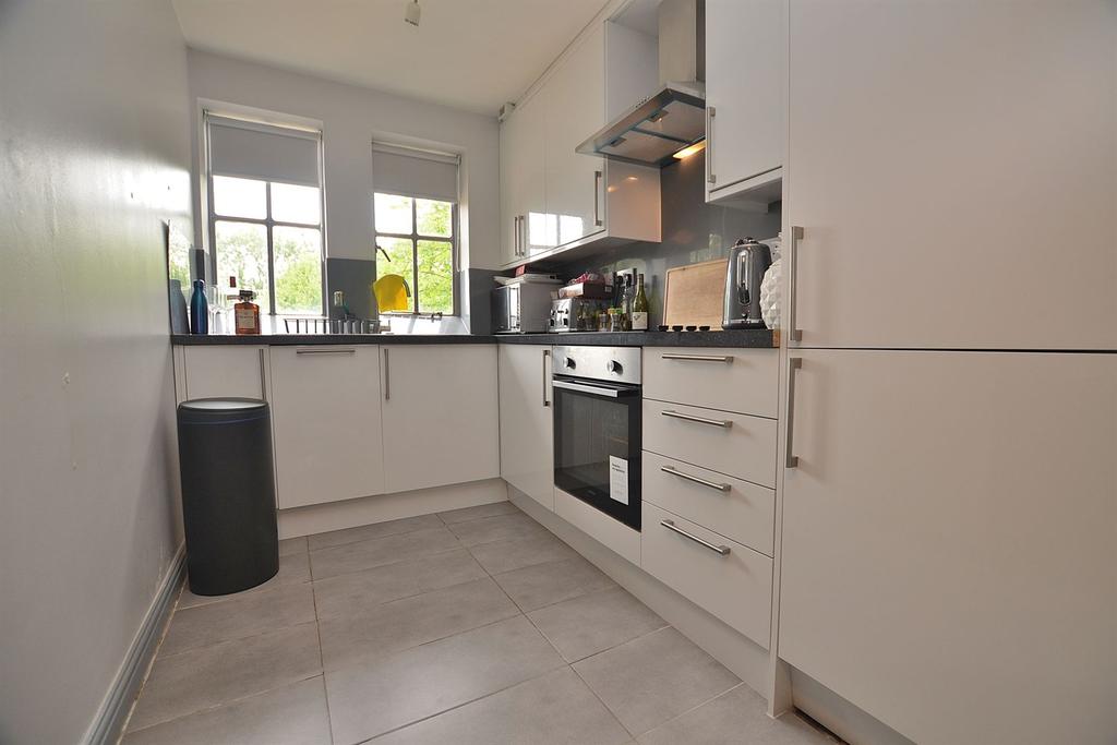Clock Court, Victory Road, Wanstead, E11 1 bed apartment - £1,195 pcm ...
