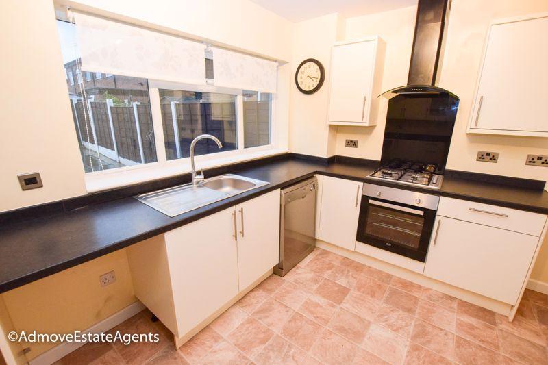 Brooks Drive, Timperley, Altrincham, WA15 3 bed mews - £900 pcm (£208 pw)