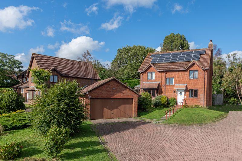 Pipers Field, Ridgewood 4 bed detached house - £525,000