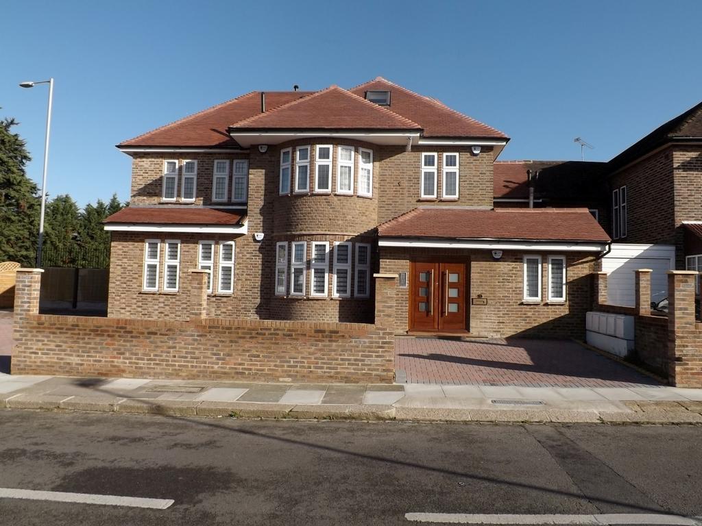 Ashcombe Gardens, Edgware HA8 2 bed flat - £1,425 pcm (£329 pw)