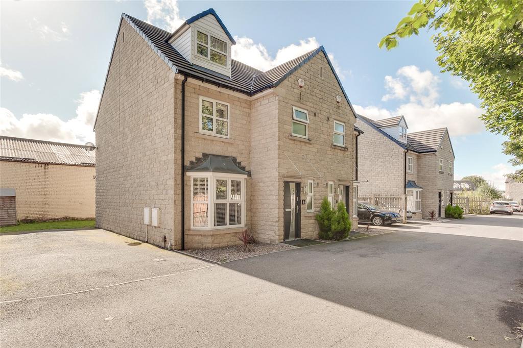 Hebble Court, Thornhill Lees... 4 bed semi-detached house - £230,000
