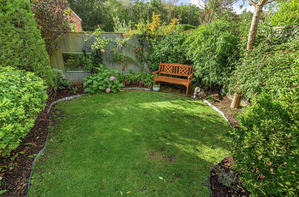 Coppice Place, Wormley, Godalming, GU8 3 bed semi-detached house - £550,000
