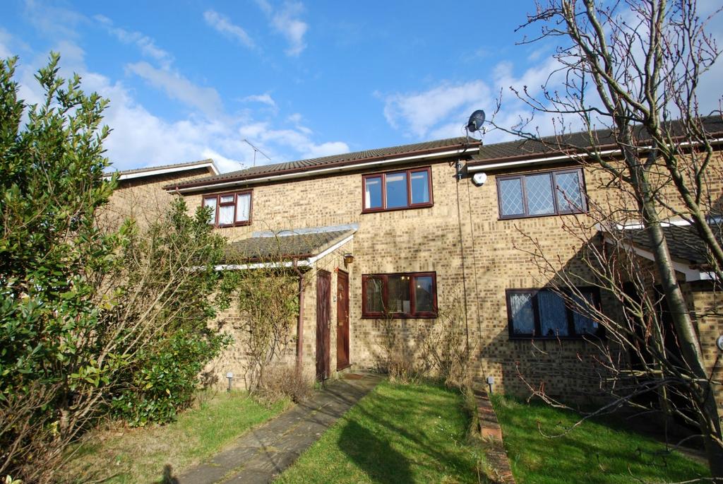 Lent Rise Road, Burnham, Bucks, SL1 2 bed terraced house - £1,495 pcm ...