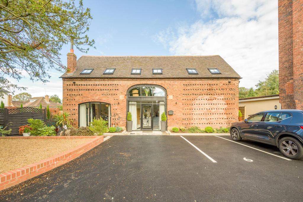Broadfield Barn, Compton Drive... 3 bed link detached house - £495,000