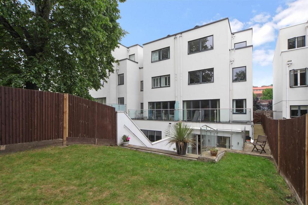 Queensmere Road, Wimbledon, London, SW19 5 bed semi-detached house - £ ...