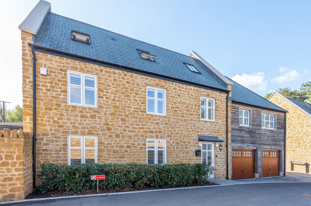 Brook Square, Tail Mill, Merriott... 4 bed detached house - £450,000