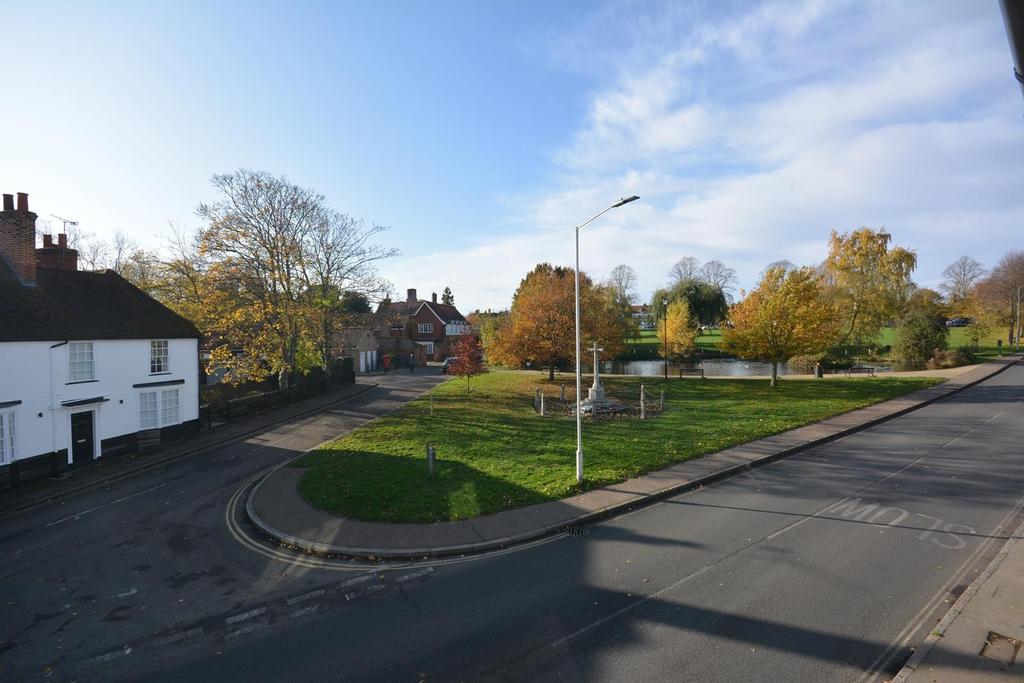 The Green, Writtle, CM1 4 bed link detached house - £1,295 pcm (£299 pw)