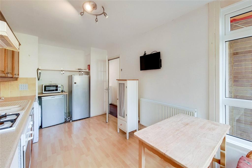 Palace Road, London, SW2 2 bed maisonette - £385,000