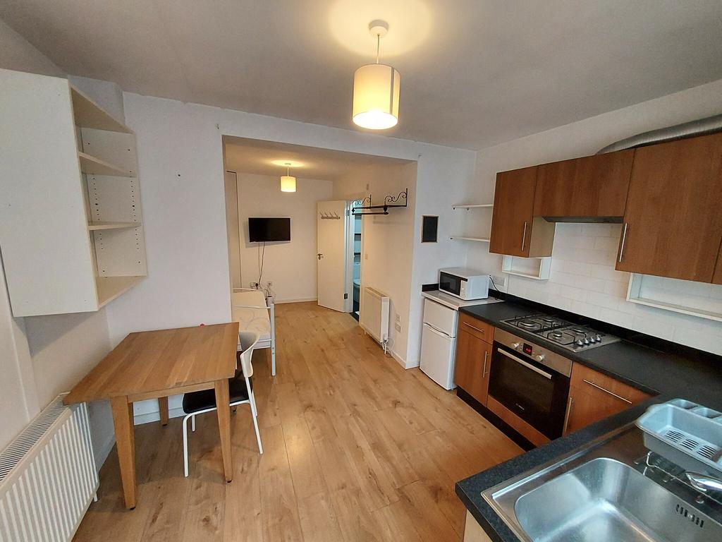 bacon-lane-edgware-studio-850-pcm-196-pw