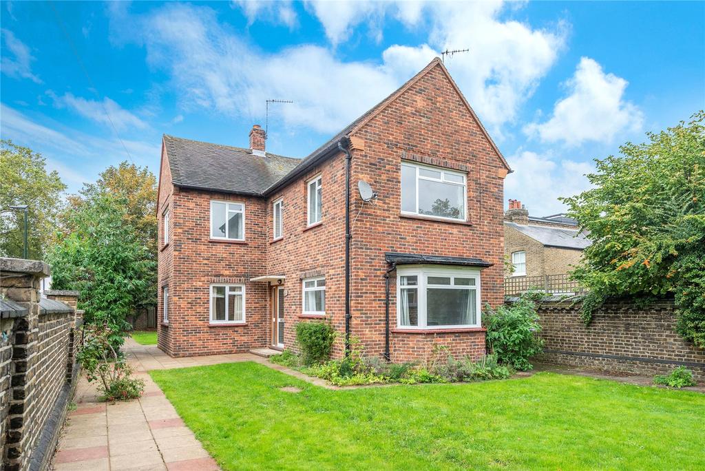 Avenue Gardens, East Sheen, London 3 bed detached house - £2,300 pcm (£ ...