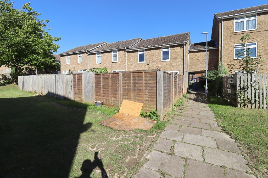 Morris Close, Marsh Farm, Luton... 3 bed terraced house - £250,000