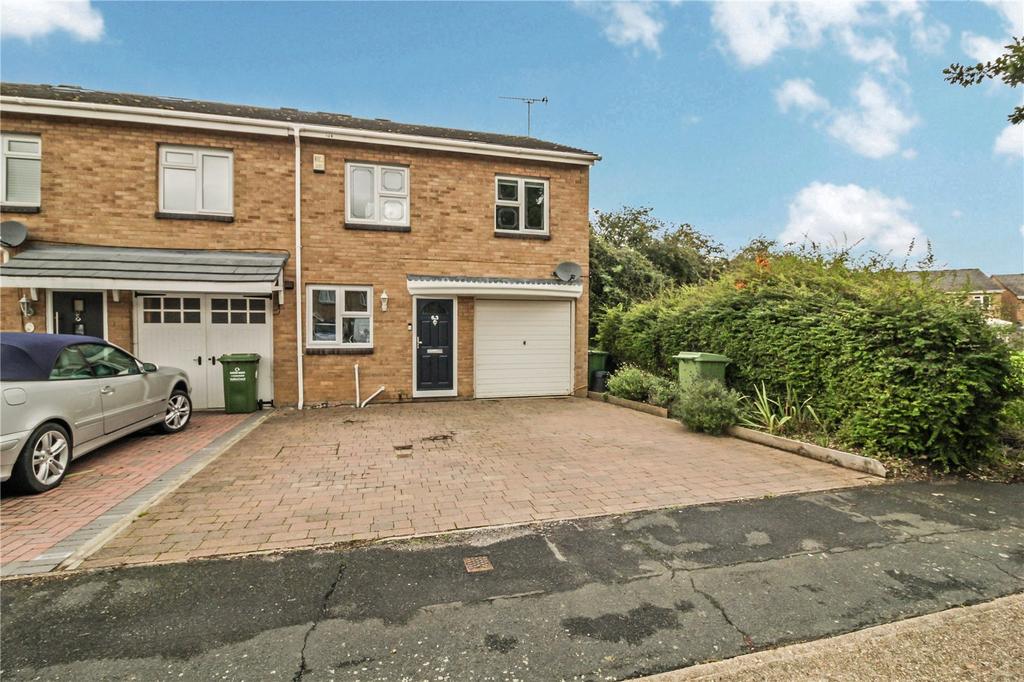 Queens Road, Steeple View, SS15 3 bed end of terrace house - £350,000