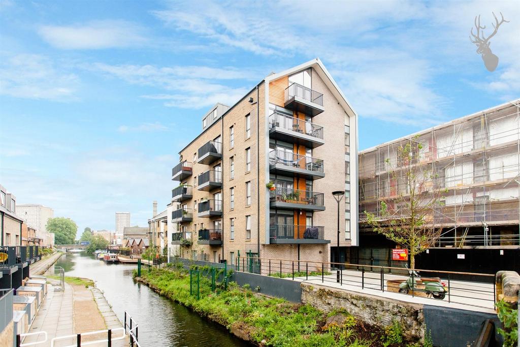 Stoneway Walk, Bow Wharf, London 1 bed apartment - £1,950 pcm (£450 pw)