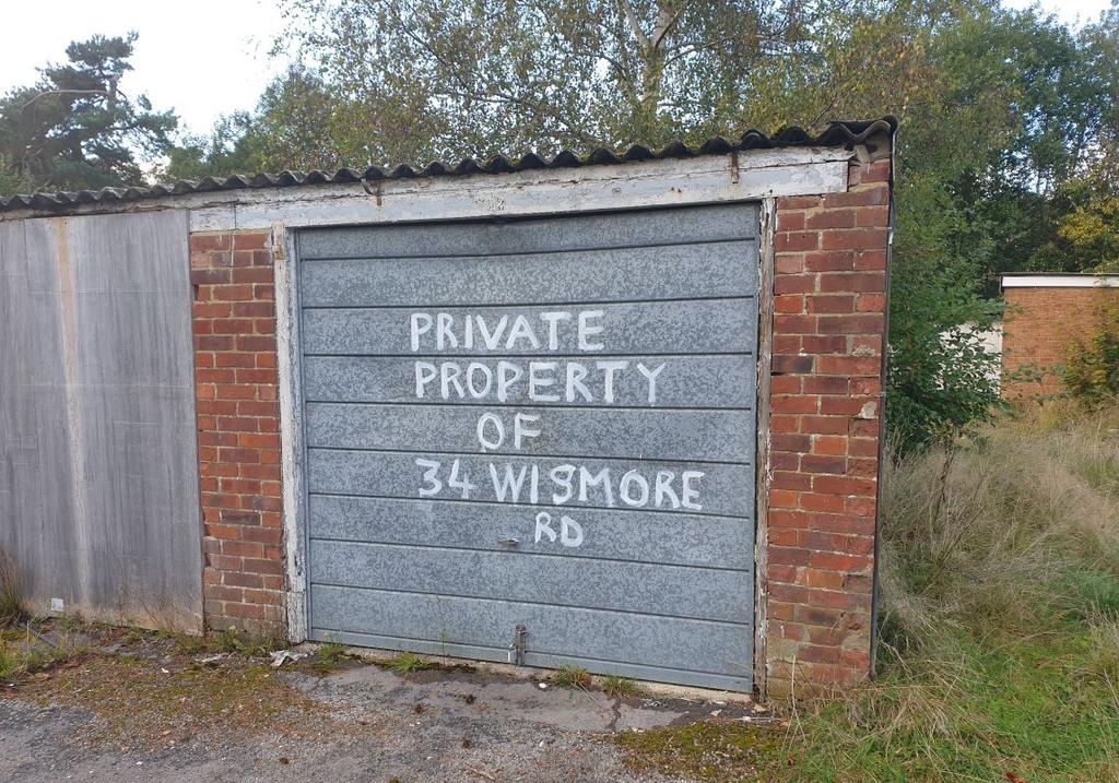 Garage at 34 Wigmore Road, Tadley... Garage - £10,000