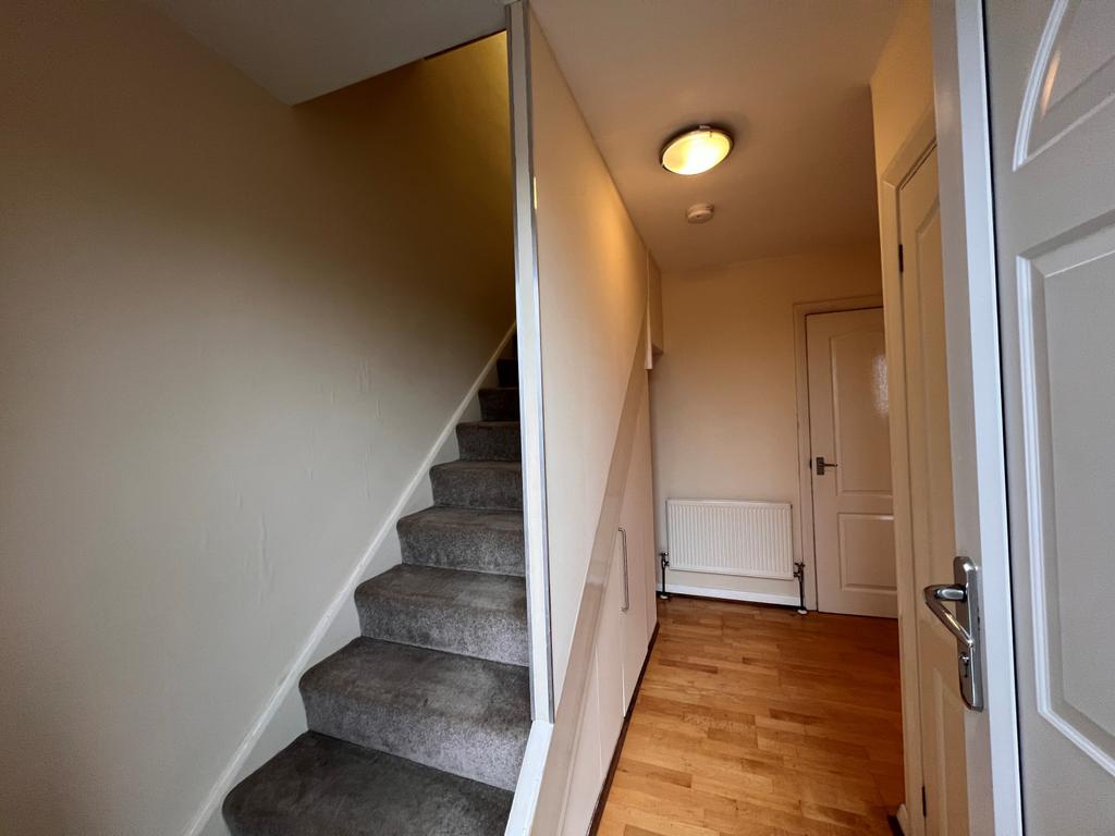 Kemble Parade, Potters Bar, EN6 2 bed flat - £1,500 pcm (£346 pw)