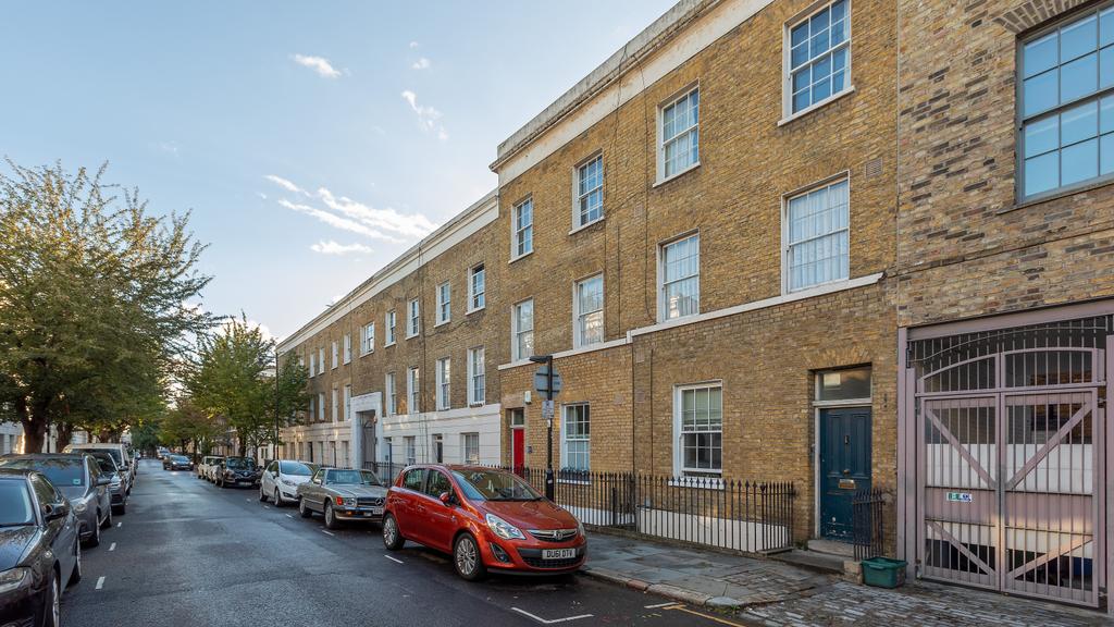 London, N1 2 bed flat - £635,000