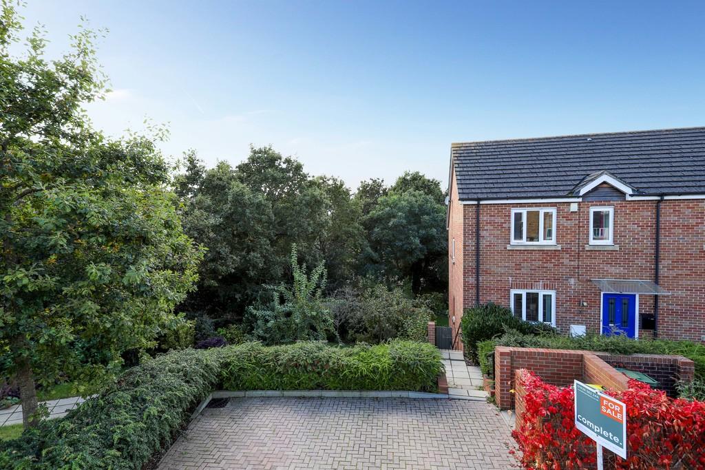 Frobisher Road, Newton Abbot 3 bed townhouse - £275,000