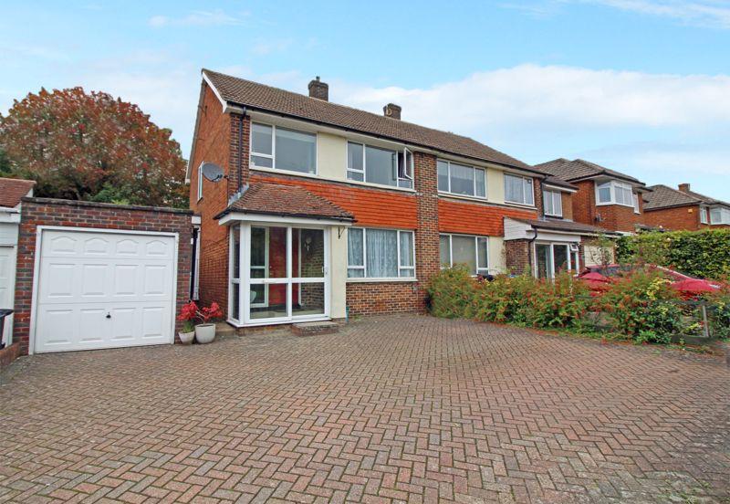 Mitchley Avenue, Sanderstead, Surrey 3 bed semi-detached house - £525,000
