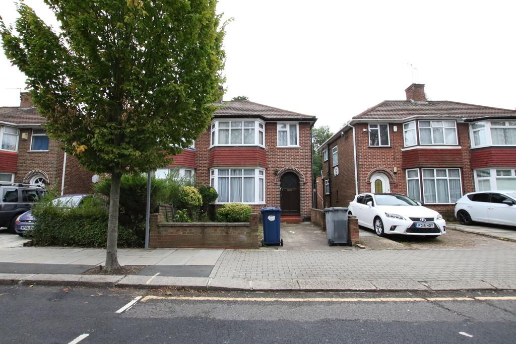 Booth Road, Colindale, NW9 3 bed semi-detached house - £2,340 pcm (£540 pw)